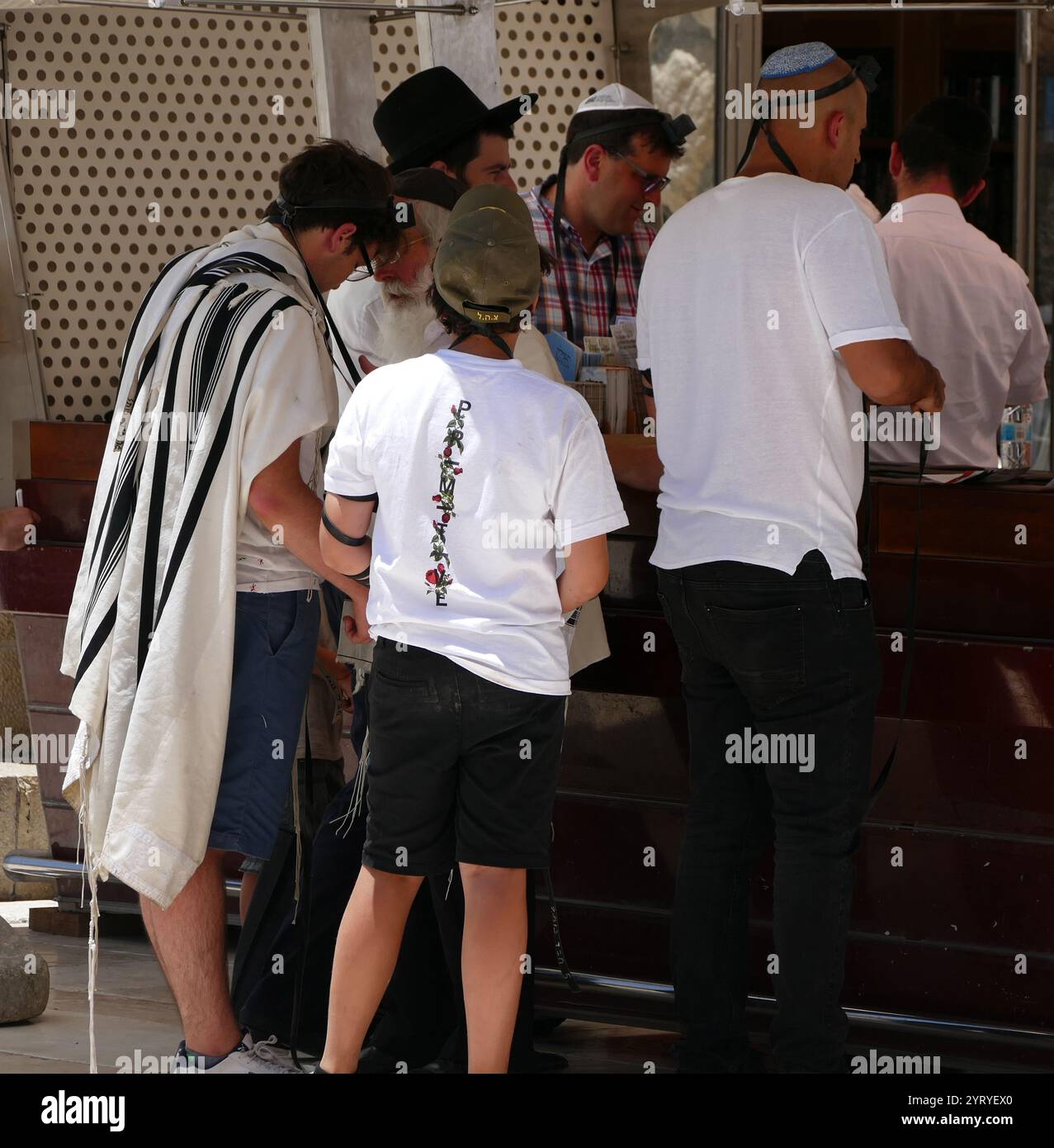 Putting on tefillin hi-res stock photography and images - Alamy