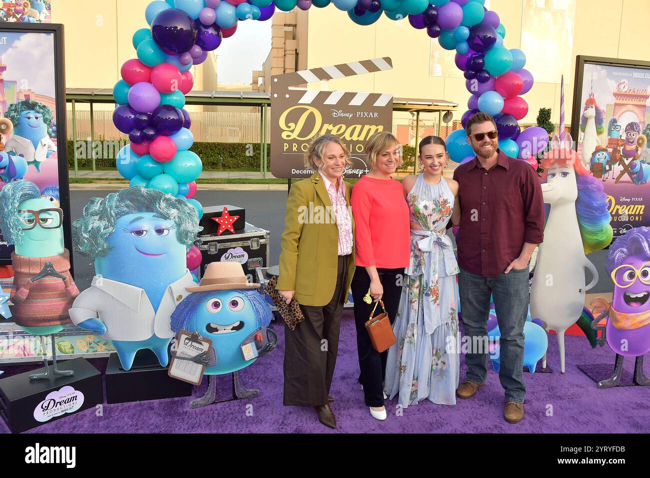 Valerie LaPointe, Jaclyn Simon, Kensington Tallman und Austin Madison ...