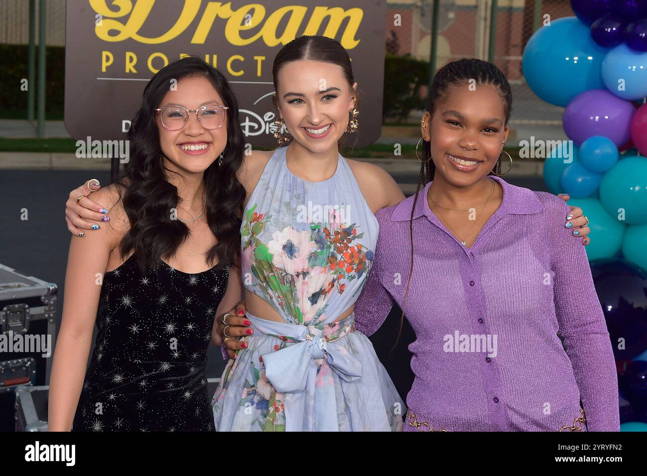 Grace Lu, Kensington Tallman und Sumayyah Nuriddin-Green beim Launch ...