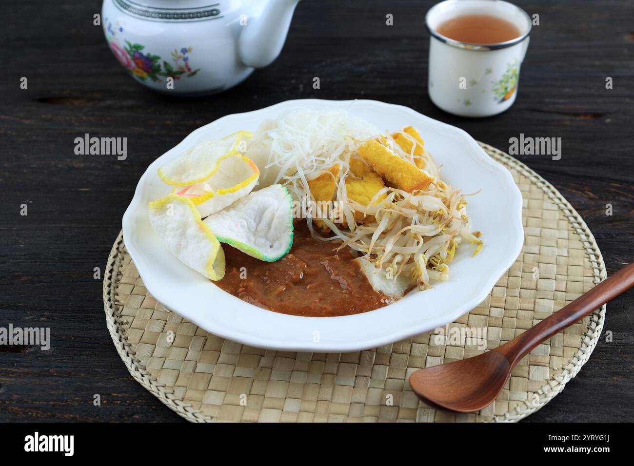 Ketoprak is Indonesian Popular Breakfast from Cirebon, West Java. Made ...