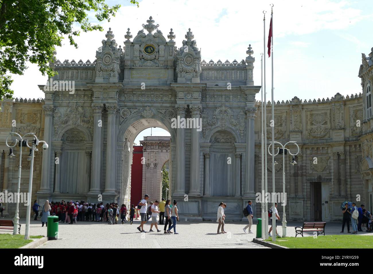 Gate of the Sultan (Saltanat Kap?s?), Dolmabahce Palace, Istanbul ...