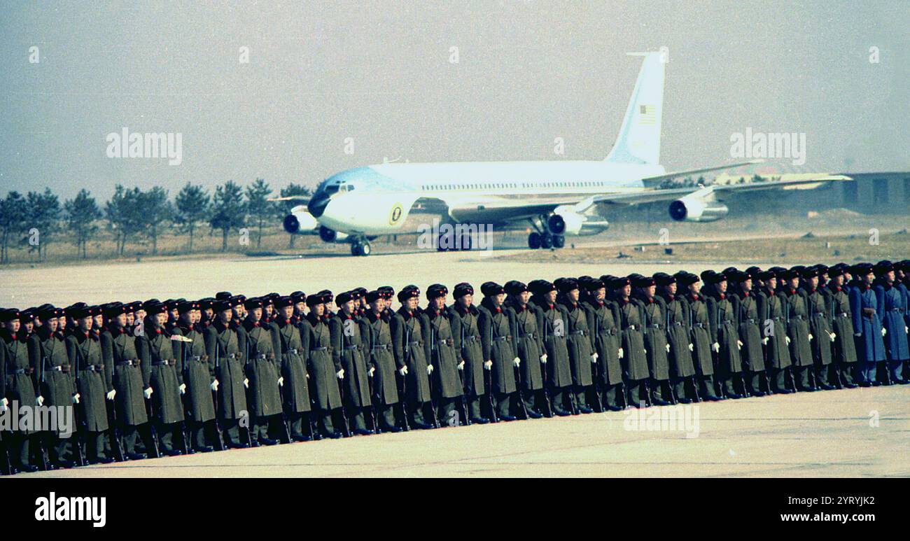 The U.S. "Air Force One" lands in China with President Richard Nixon ...
