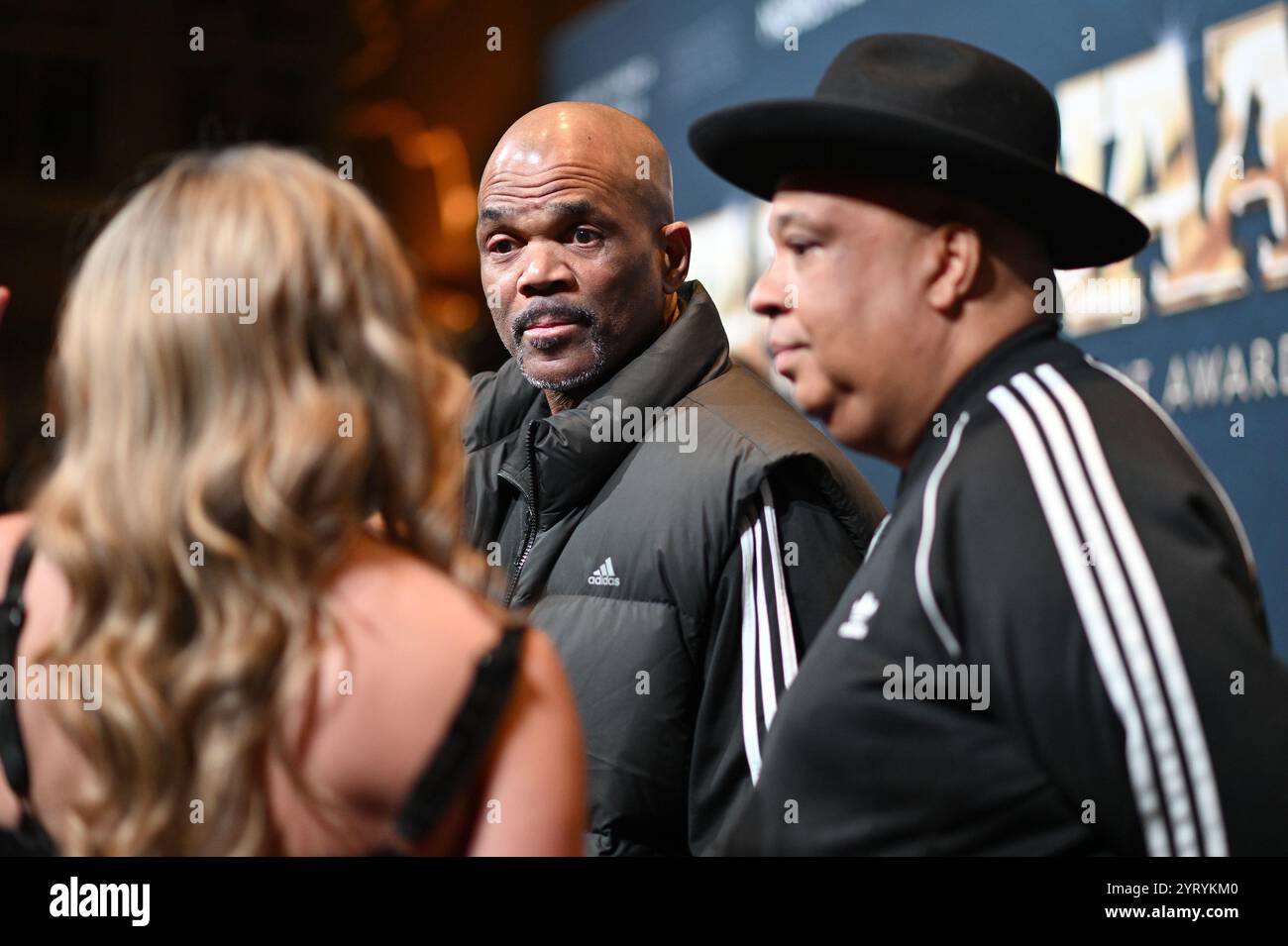 Rappers Darryl McDaniels (c) and Joseph Reverend "Run" Simmons (r ...