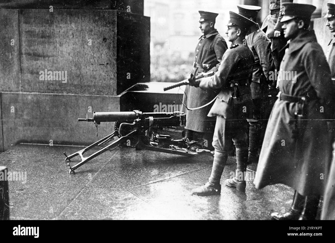 soldiers guard an entrance to the Reichstag, the seat of the Weimar ...