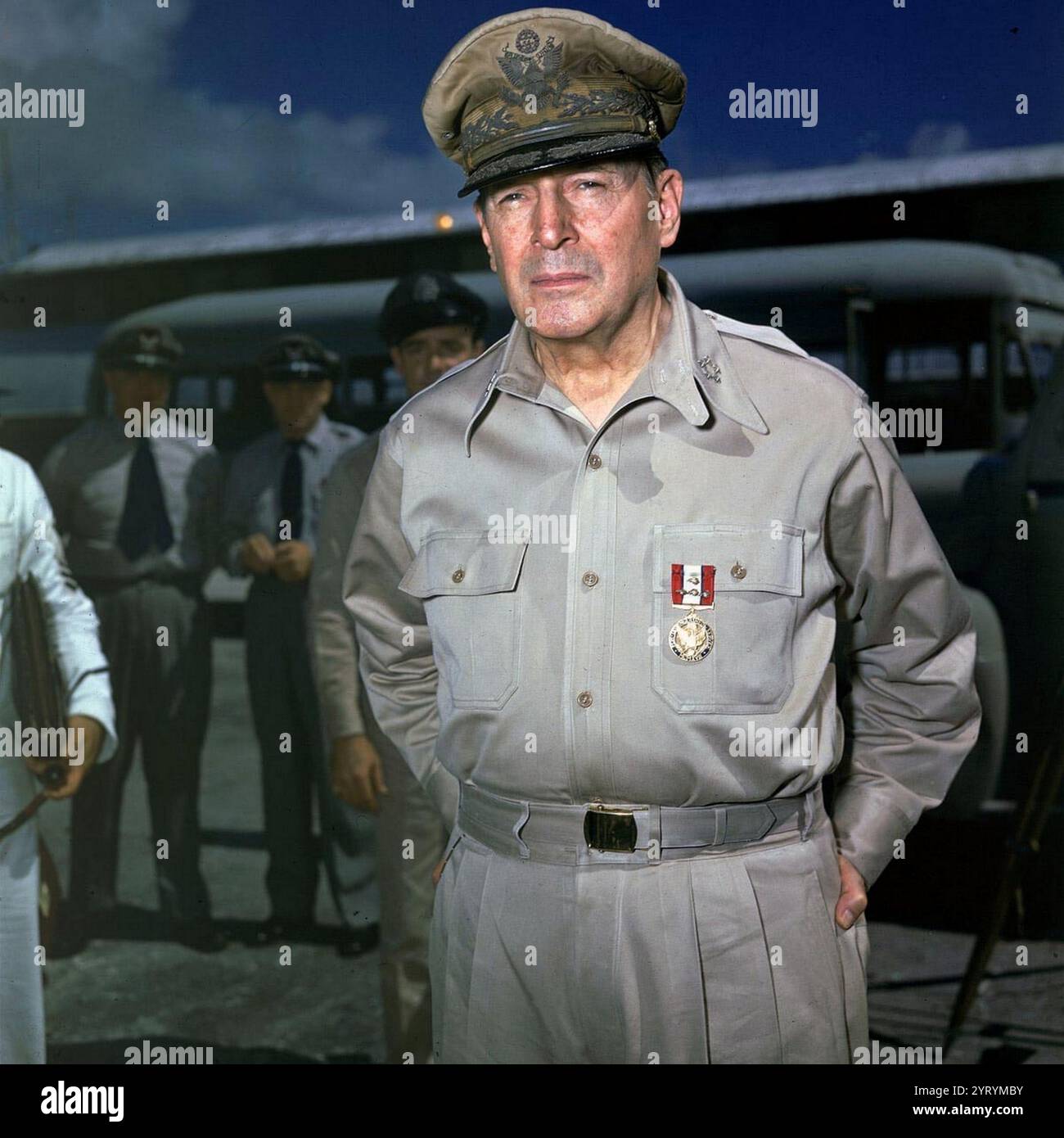 Douglas macarthur medal hi-res stock photography and images - Alamy