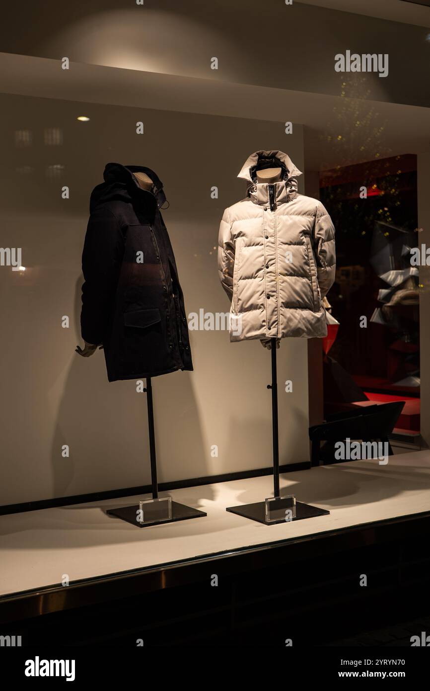 Retail store mannequin display hi-res stock photography and images - Alamy