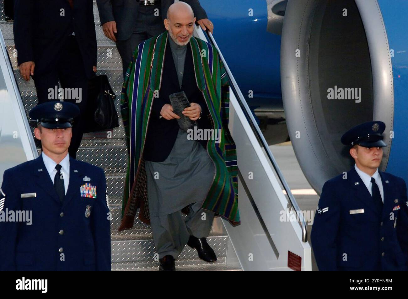 President of Afghanistan Hamid Karzai arrives in the USA in 2006 Stock ...