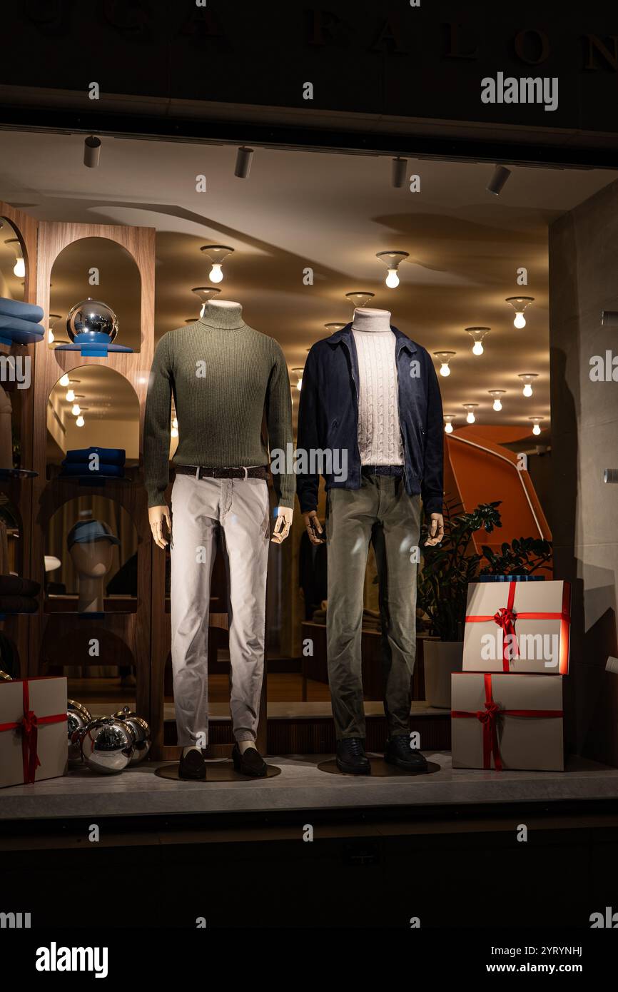 Stylish storefront mannequin hi-res stock photography and images - Alamy
