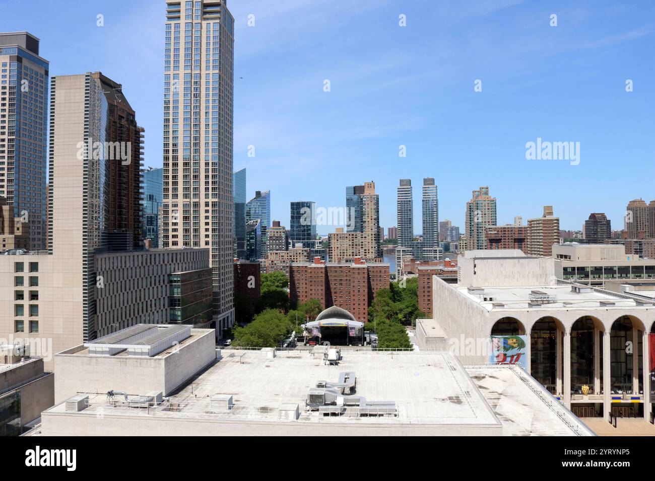 View across Manhattan and the Lincoln Centre, with skyscrapers Stock ...