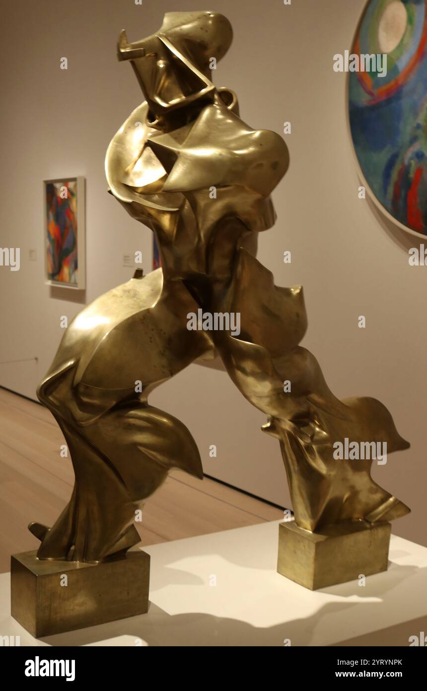 Unique Forms of Continuity in Space a 1913 bronze Futurist sculpture by ...