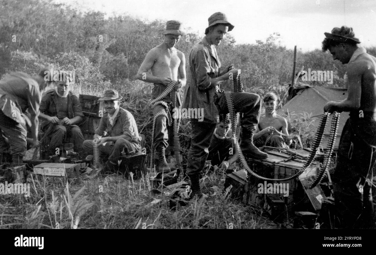 1955, British artillery forces during the Malayan Emergency Stock Photo ...