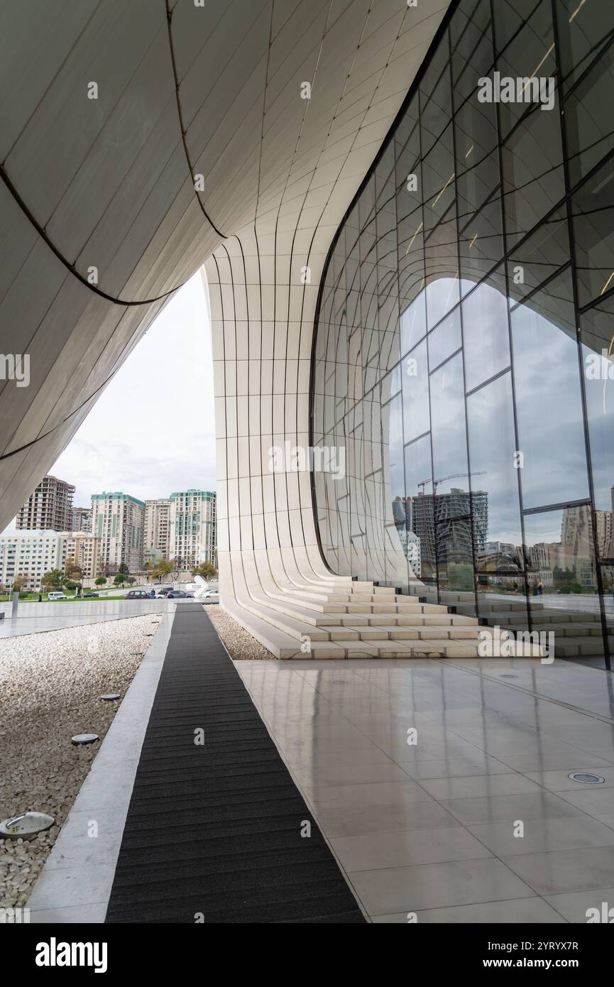 Heydar Aliyev Centre, Baku, Azerbaijan Stock Photo - Alamy