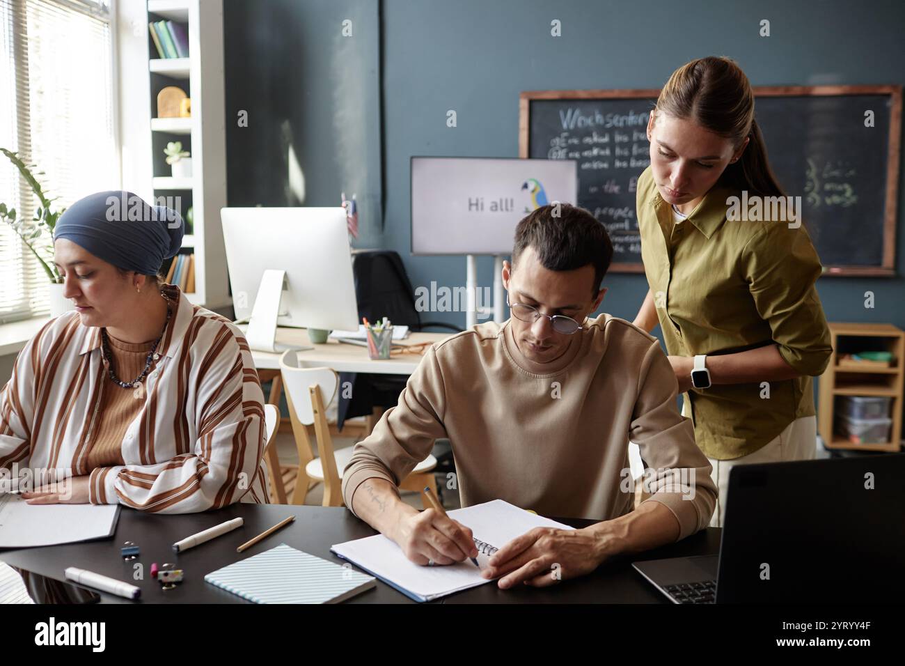 English language learners class hi-res stock photography and images - Alamy