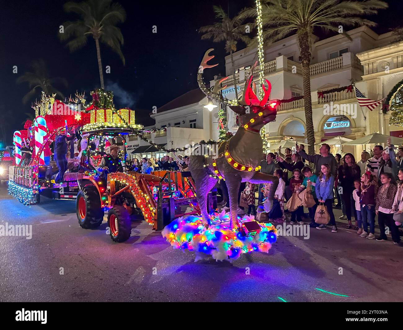 2024 city of naples christmas parade hi-res stock photography and ...