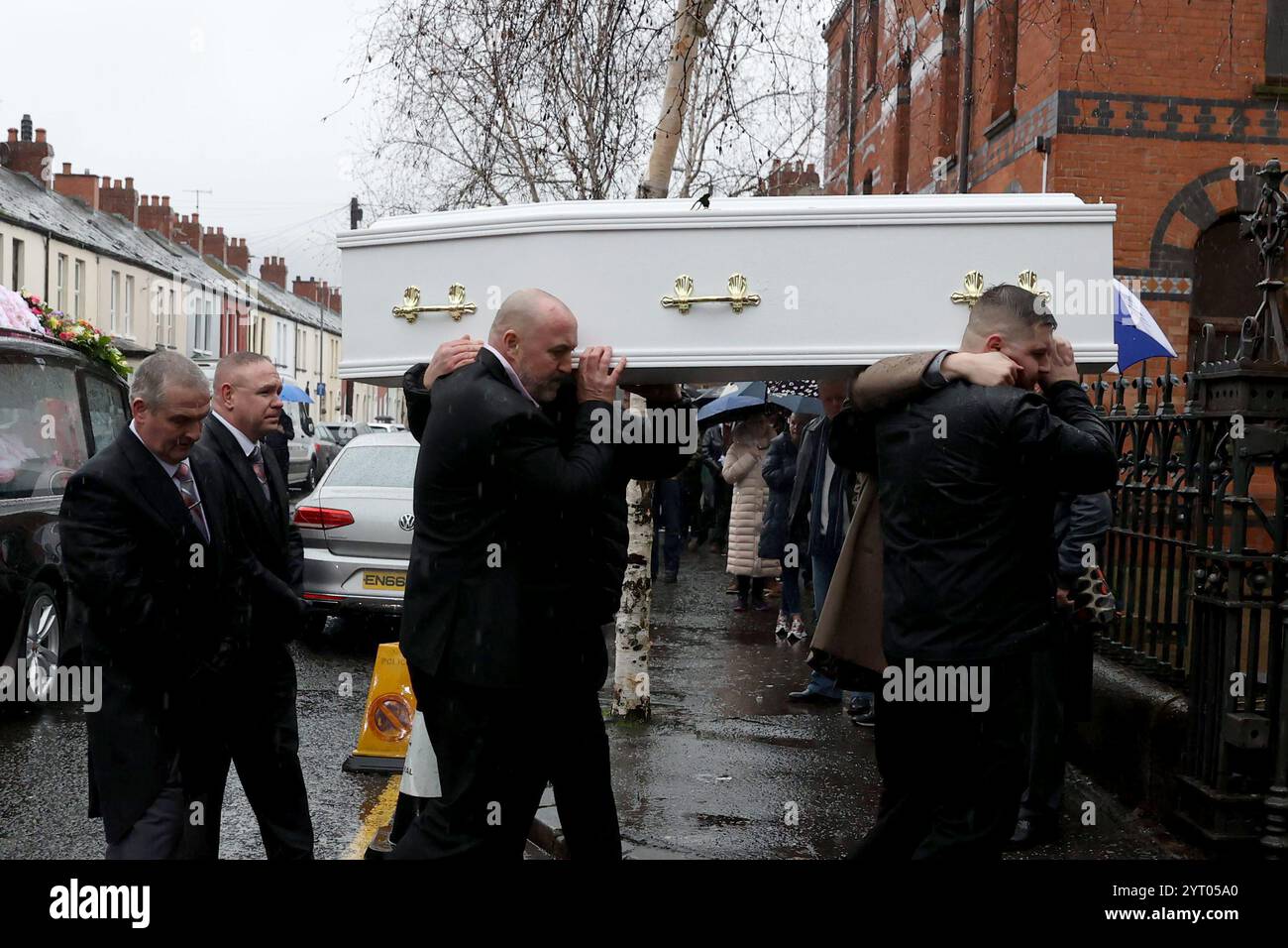 The coffin of Chloe Ferris is carried out of the hearse and into St ...