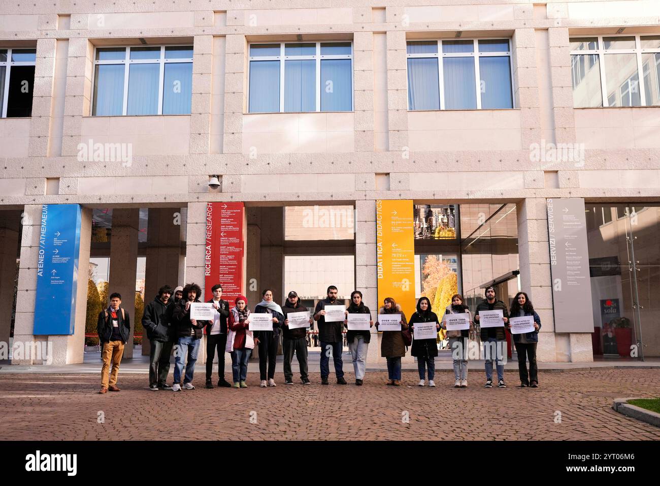 Torino, Italia. 05th Dec, 2024. Protesta degli studenti iraniani nel ...