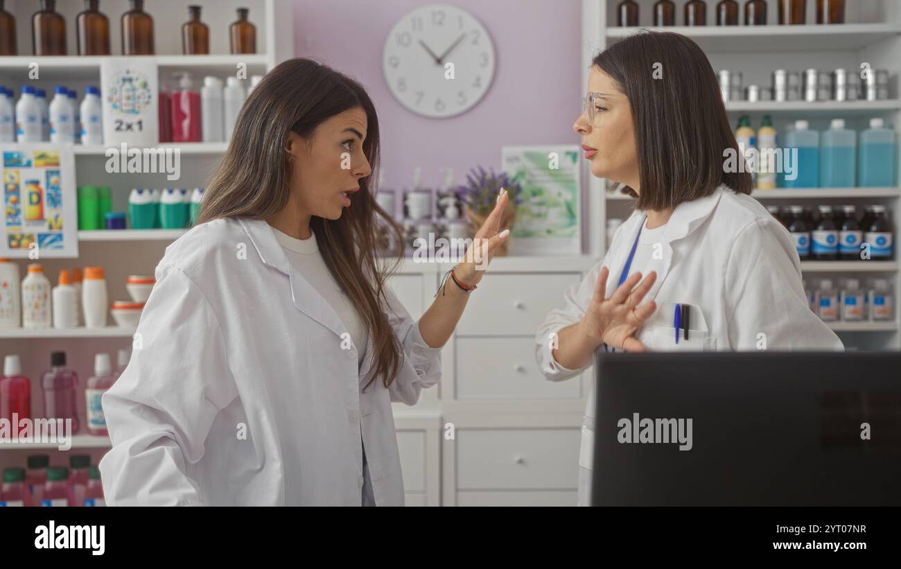 Pharmacists in discussion hi-res stock photography and images - Alamy