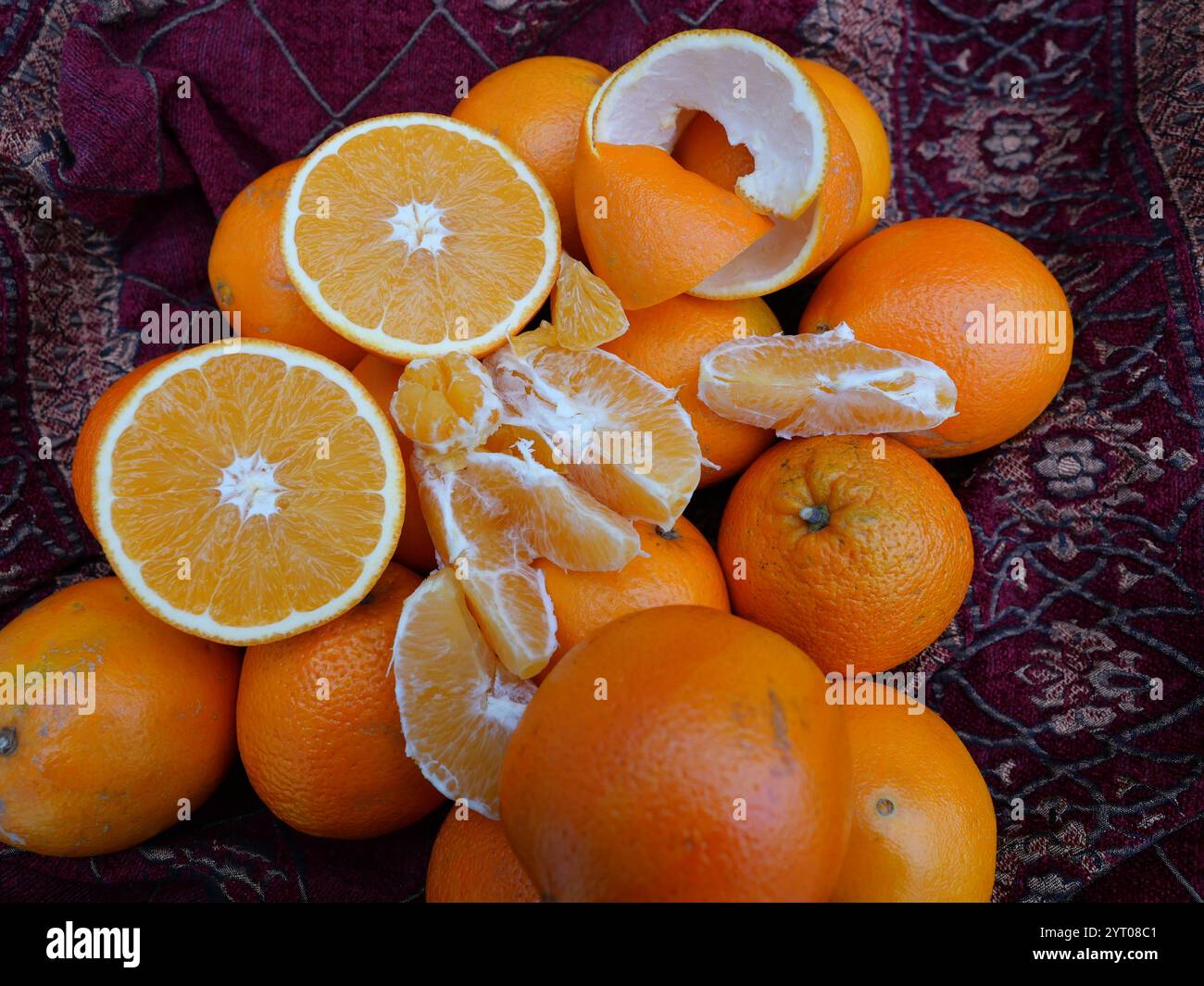 Oranges, peeled and quartered, fresh and juicy, have beautiful textures ...