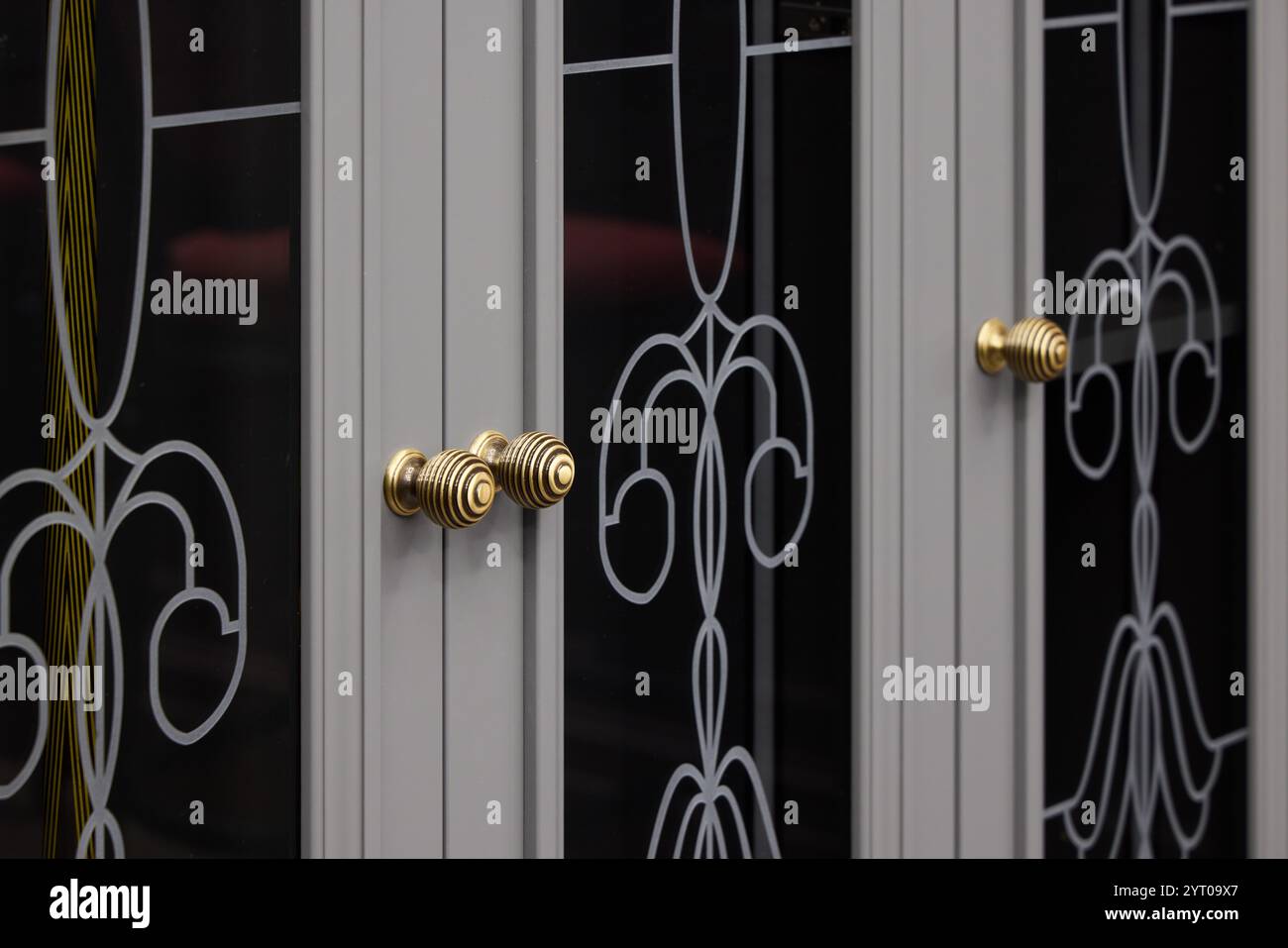 Discover Elegant Glass Door Handles featuring a Stylish and ...