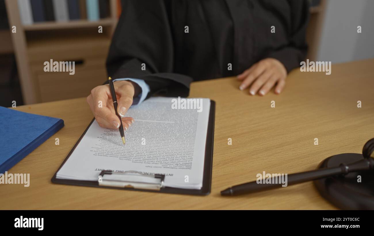 Woman judge wearing black hi-res stock photography and images - Alamy