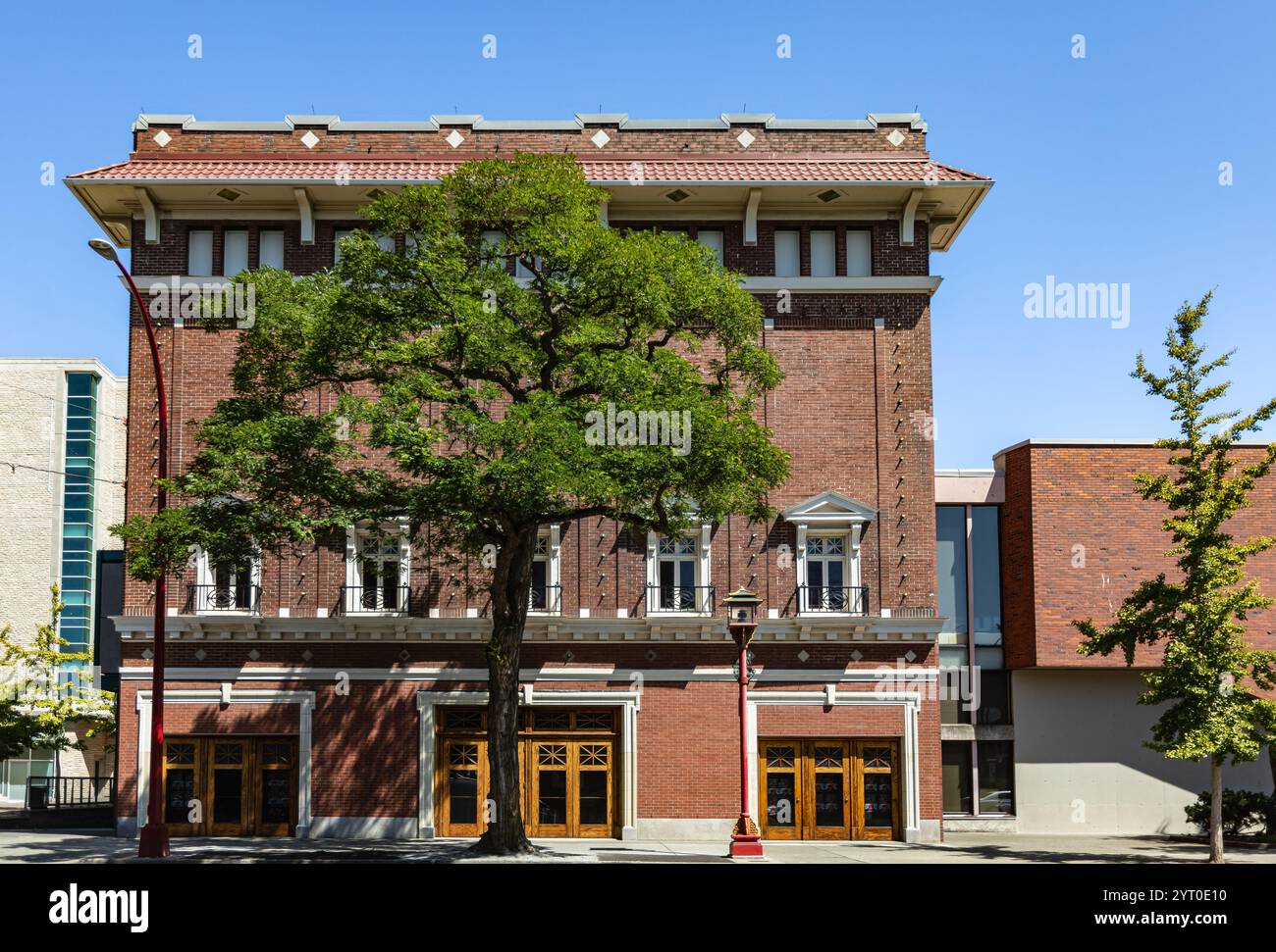 Victoria canada shopping street hi-res stock photography and images - Alamy