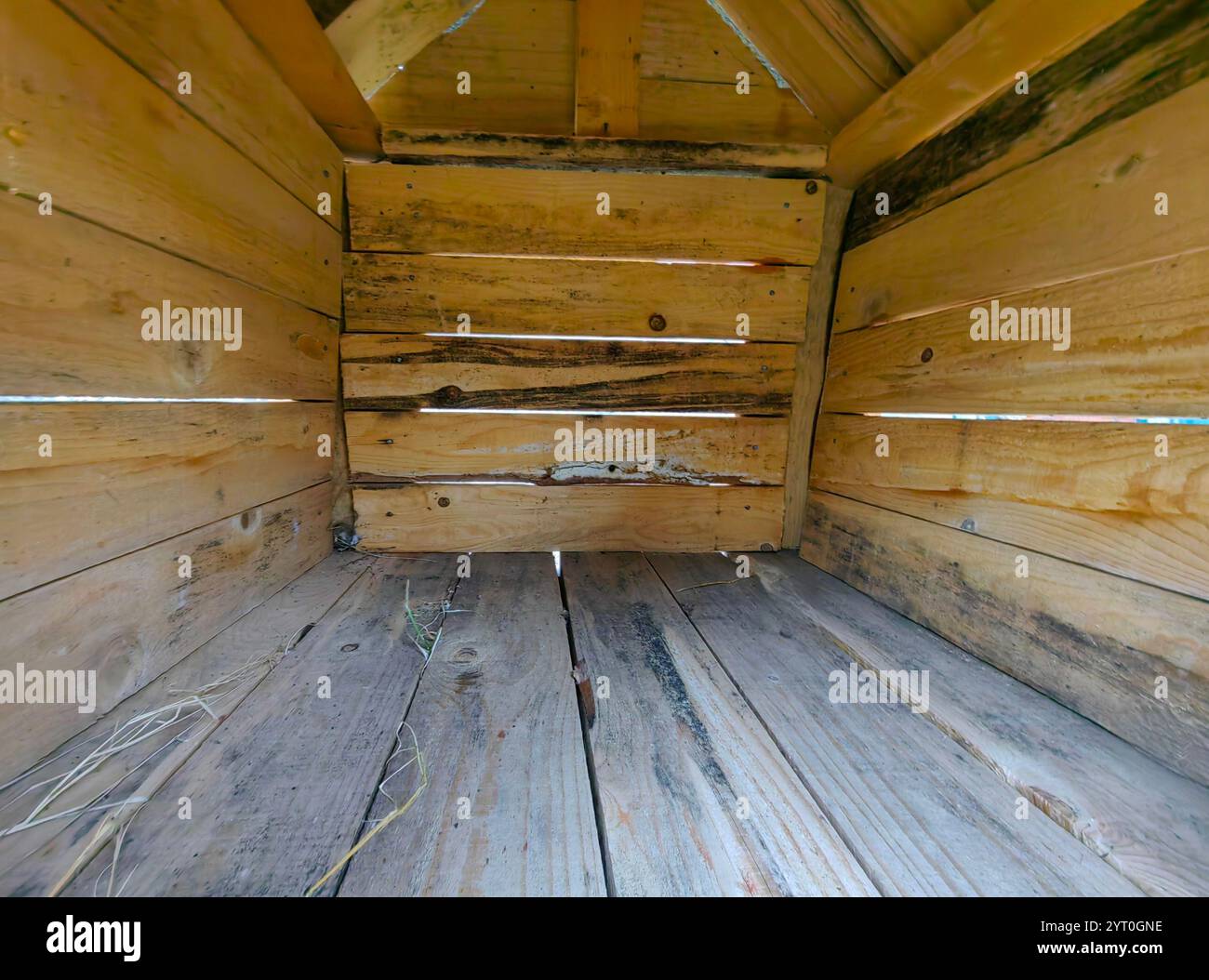 Interior abandoned cabin hi-res stock photography and images - Alamy