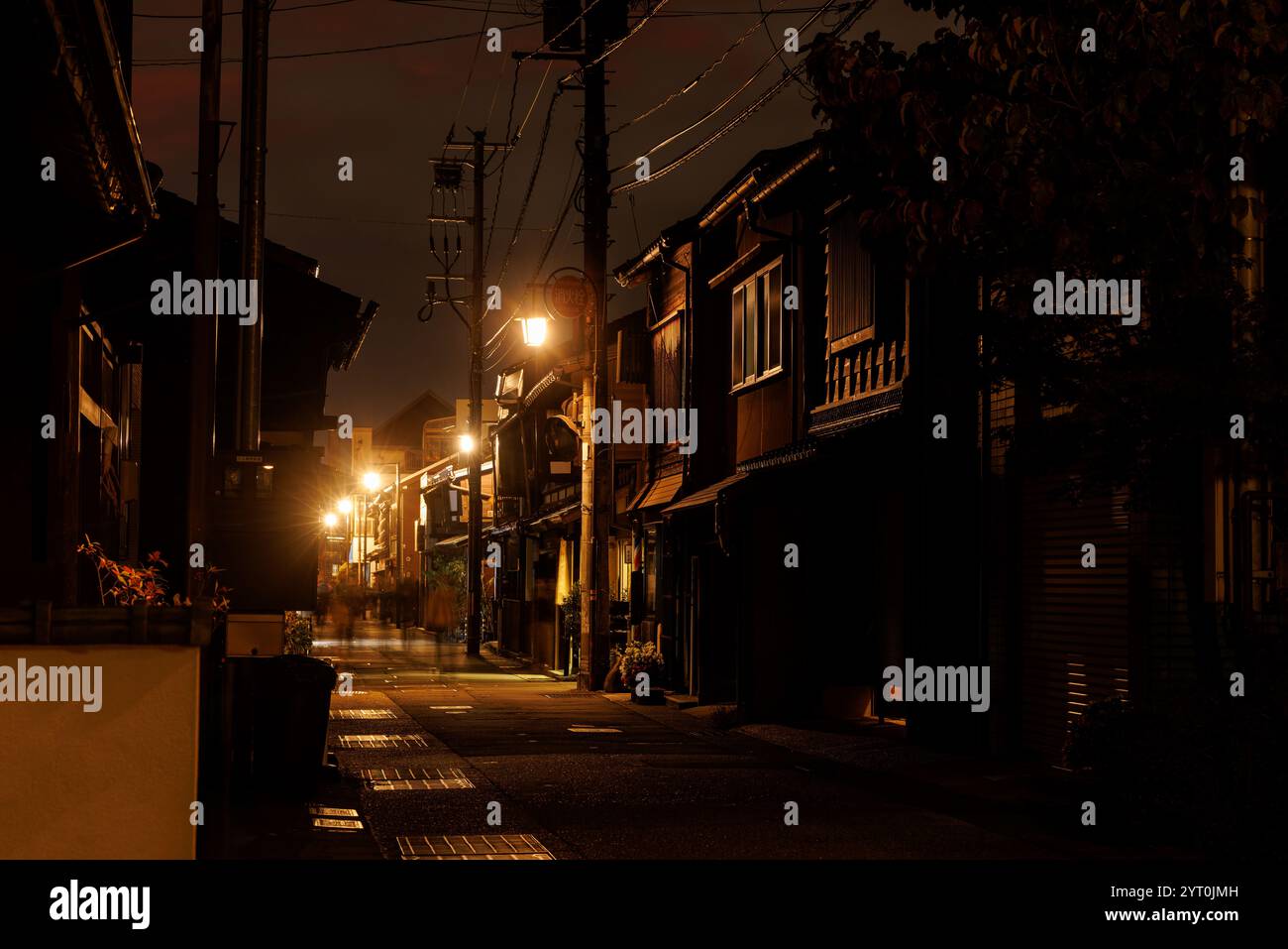 Dimly lit alley hi-res stock photography and images - Alamy