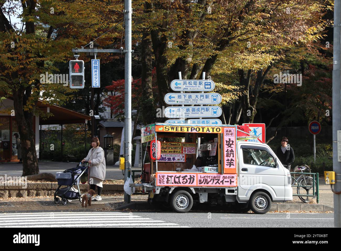 Tokyo street food truck hi-res stock photography and images - Alamy