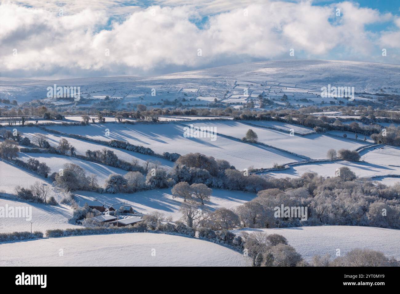 Snow covered rolling Dartmoor countryside, South Tawton, Devon, England ...