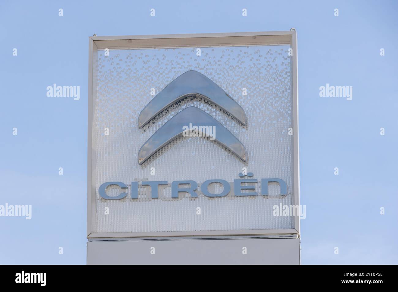 Citroen logo displayed on a modern transparent dealership sign Stock ...