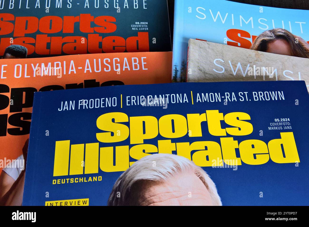 Sports illustrated magazine tyra banks hi-res stock photography and ...