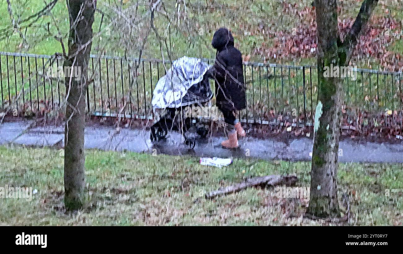 Glasgow, Scotland, UK. 5th December, 2024. UK Weather: Winter weather ...