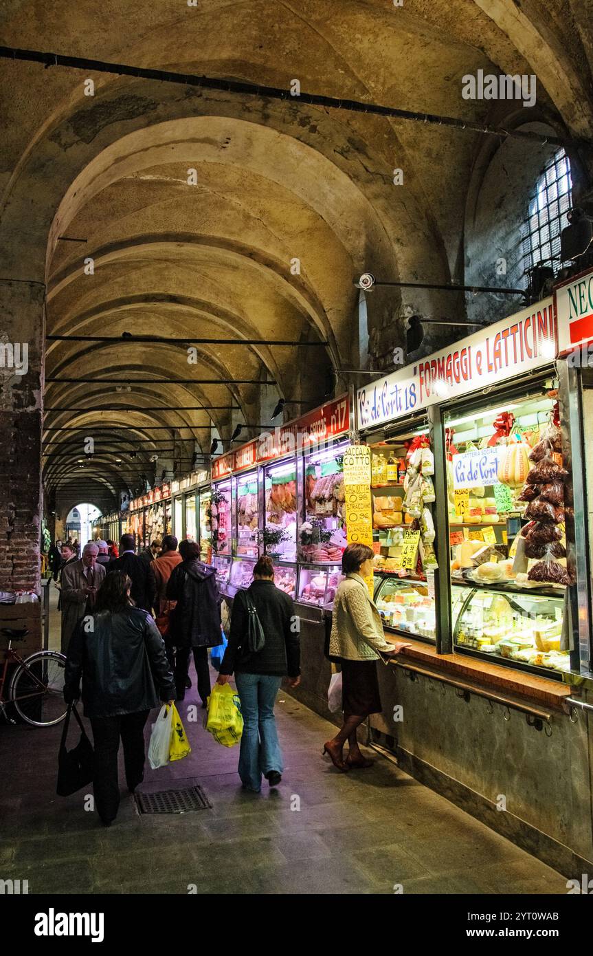 Padova (Padua), Veneto, Italy. Shops under the arches of Palazzo della ...