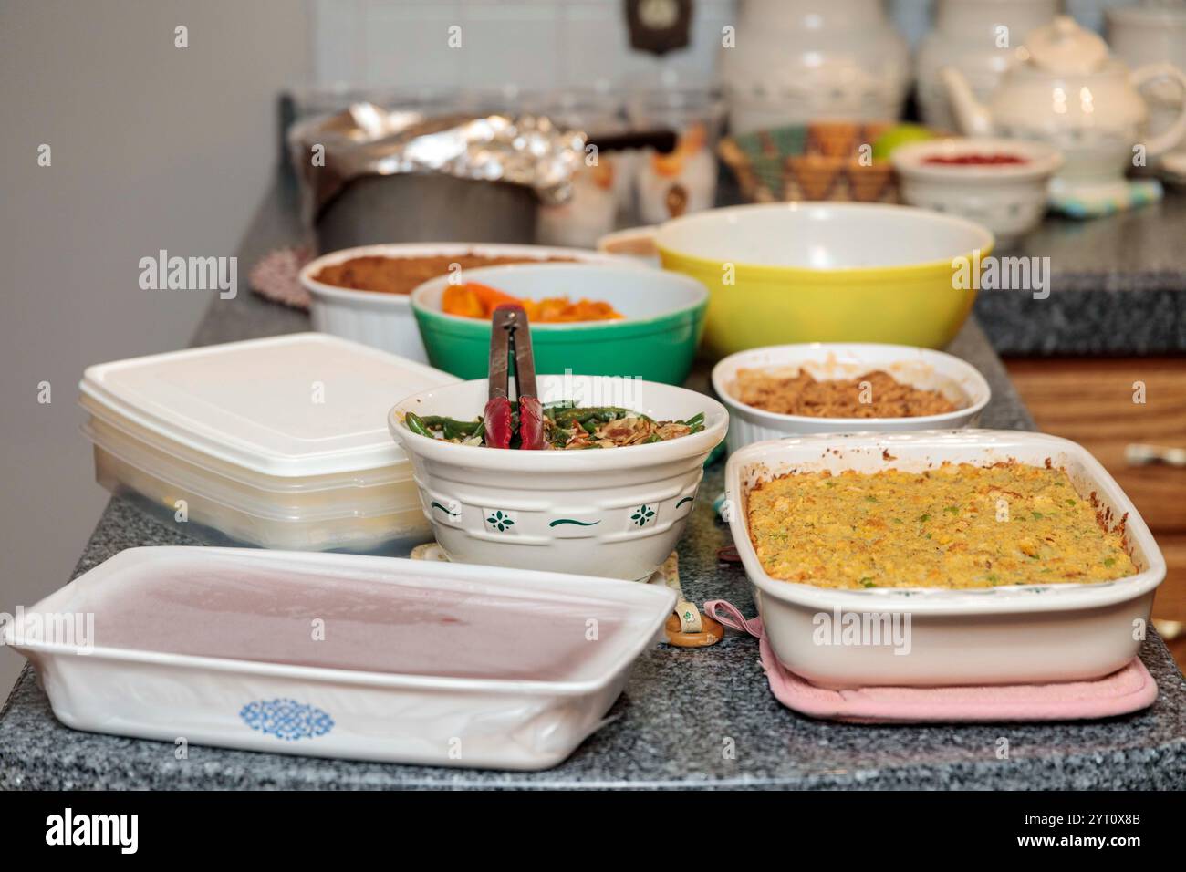 The serve yourself Thanksgiving dinner is now hot and ready Stock Photo ...
