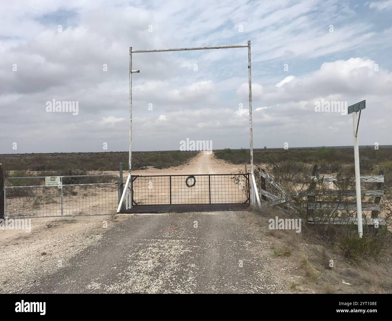 West Texas Ranch Entrance Gate Stock Photo - Alamy
