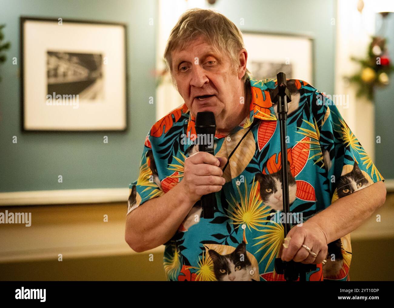 Hawaiian comedian hi-res stock photography and images - Alamy