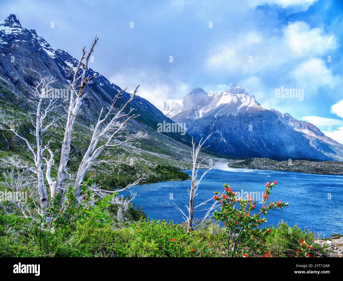 Lake Skottsberg on the French Valley section of the famous W trek in ...