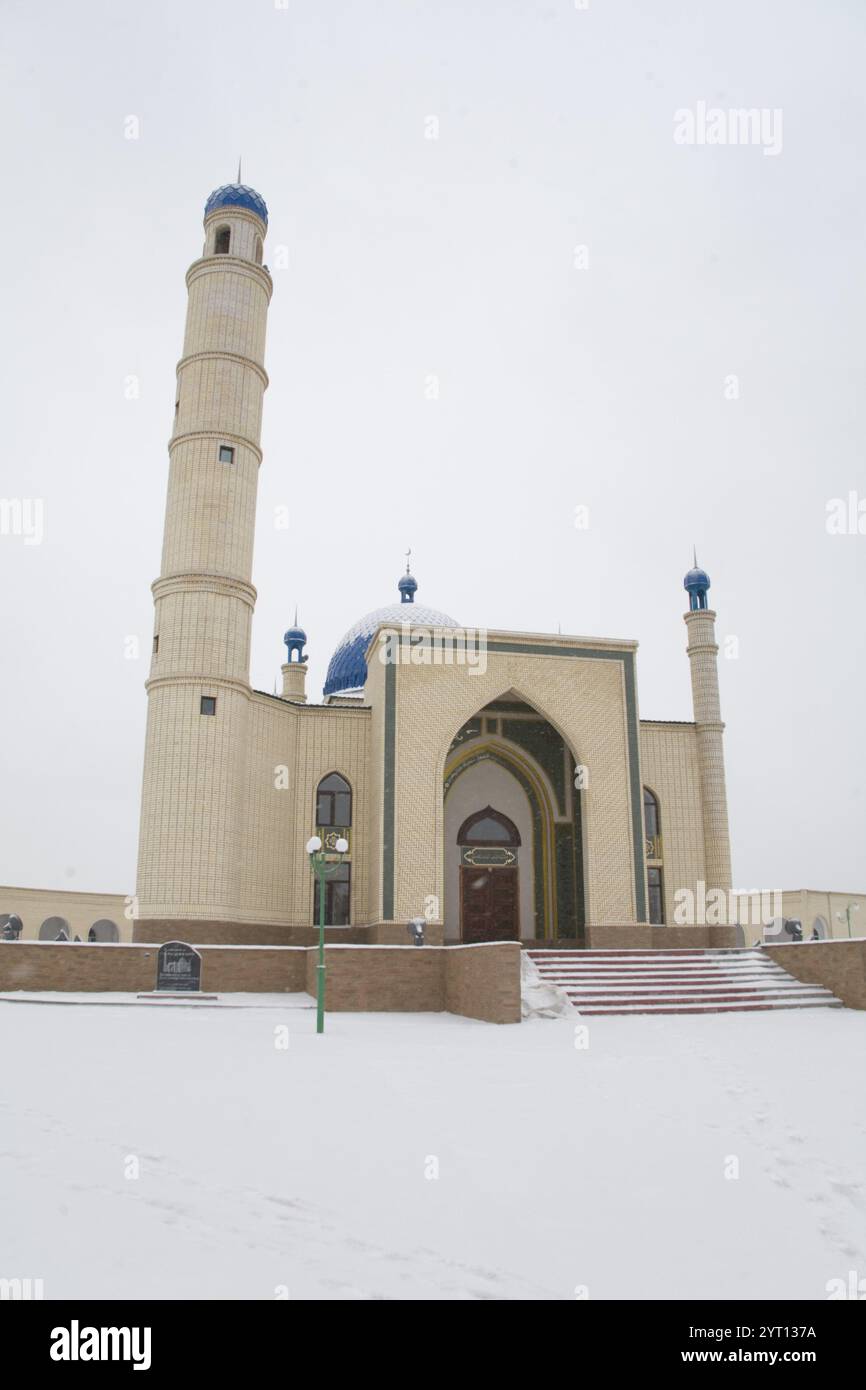 Beautiful Muslim mosque in blue skies and grass. High qualiti photo ...