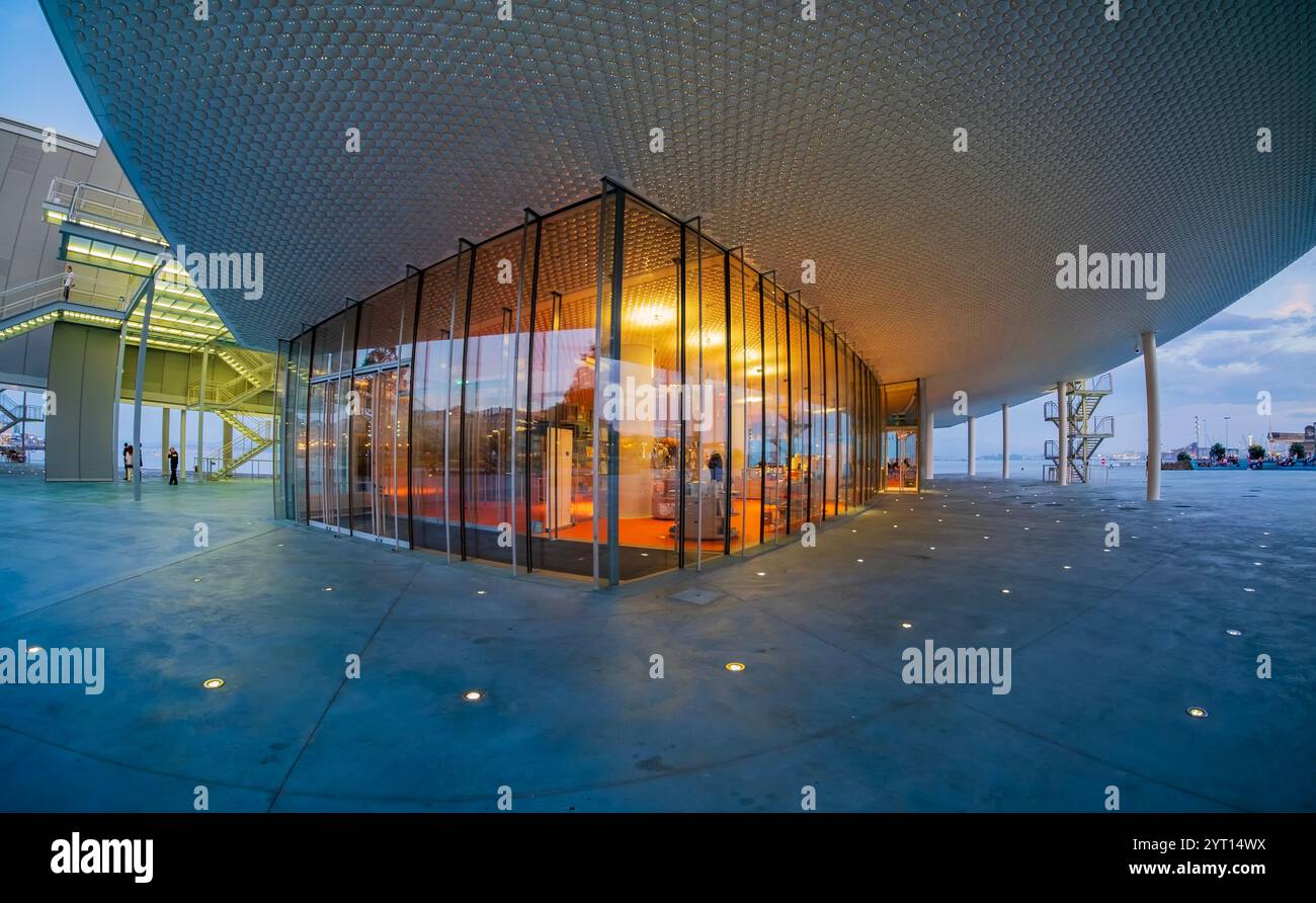 Botin Center Museum Art and Culture. Botin Foundation, architect Renzo ...