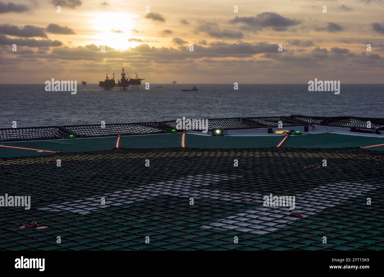 Oil rig, North Sea, Forties Alpha Stock Photo - Alamy