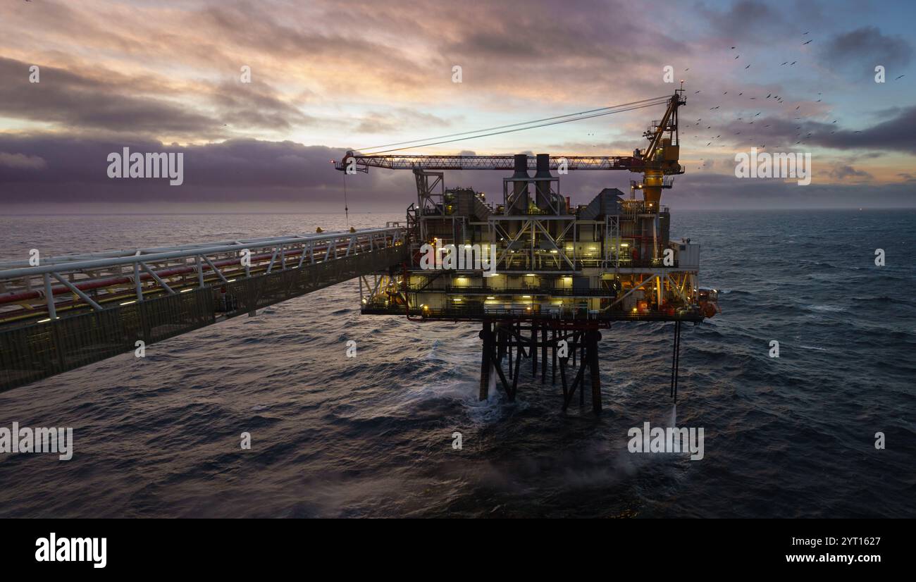 Oil rig, North Sea, Forties Alpha Stock Photo - Alamy