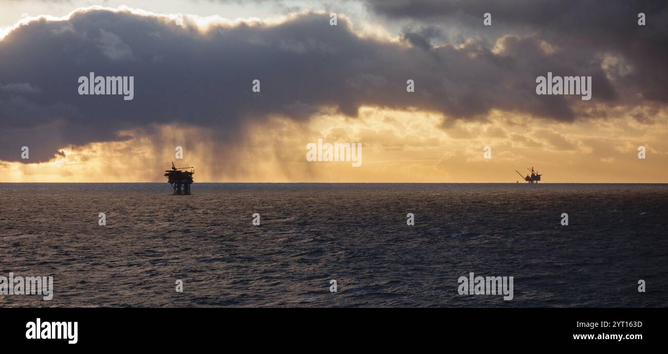 North sea rigs hi-res stock photography and images - Alamy