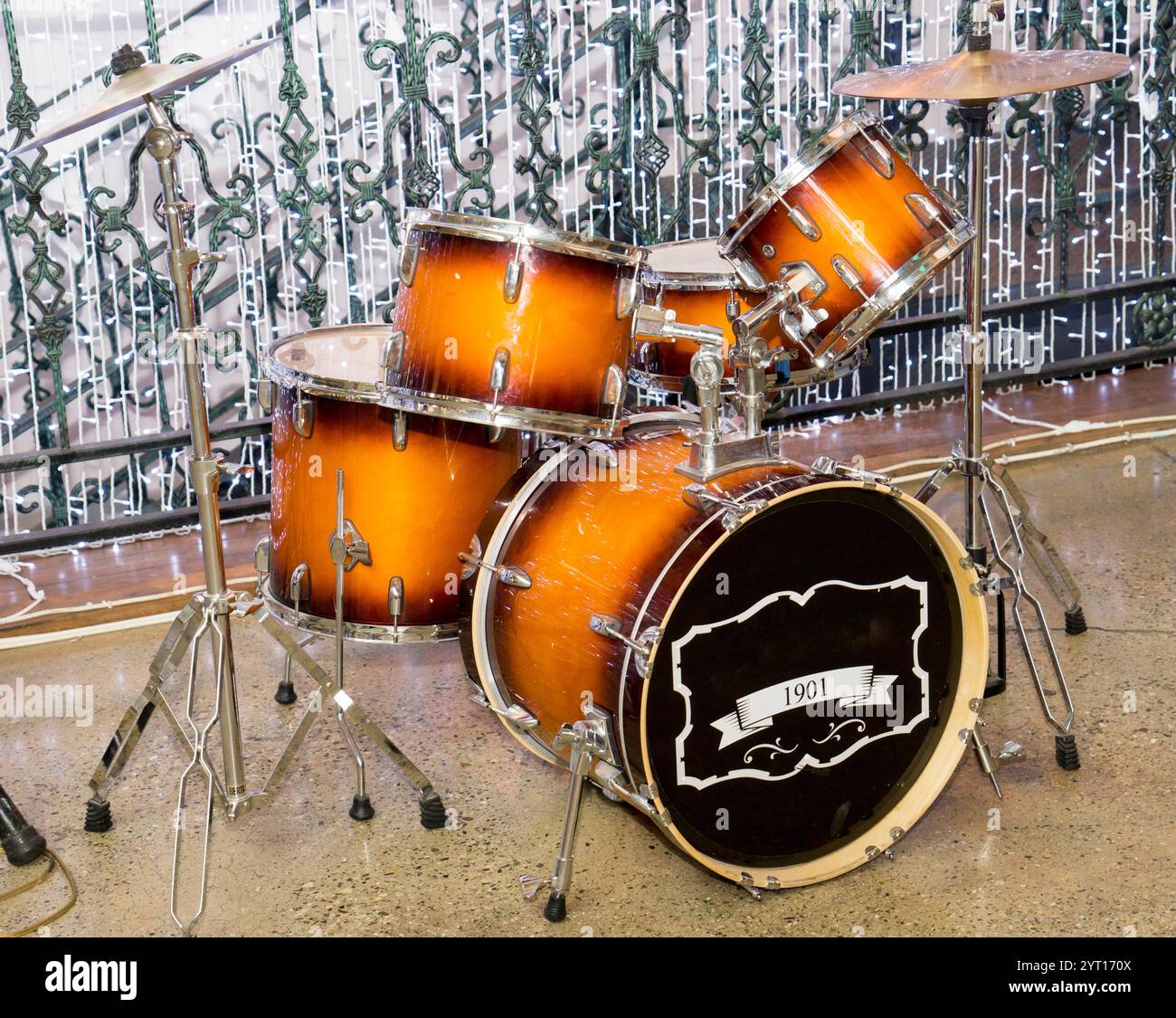 set of drums percussion instruments on stage Stock Photo - Alamy