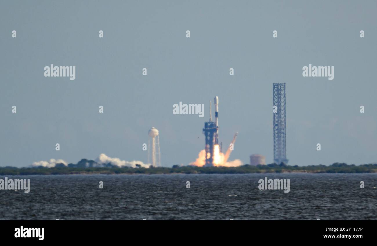 Merritt Island, Florida, USA. 5th Dec, 2024. A SpaceX Falcon 9 rocket launches from Launch ...