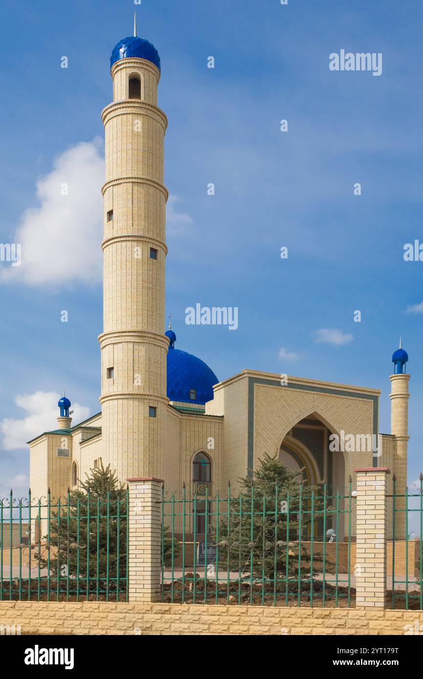 Beautiful Muslim mosque in blue skies and grass Stock Photo - Alamy