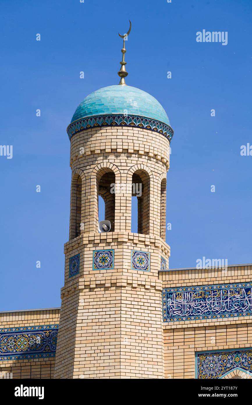 Beautiful Muslim mosque in blue skies and grass Stock Photo - Alamy