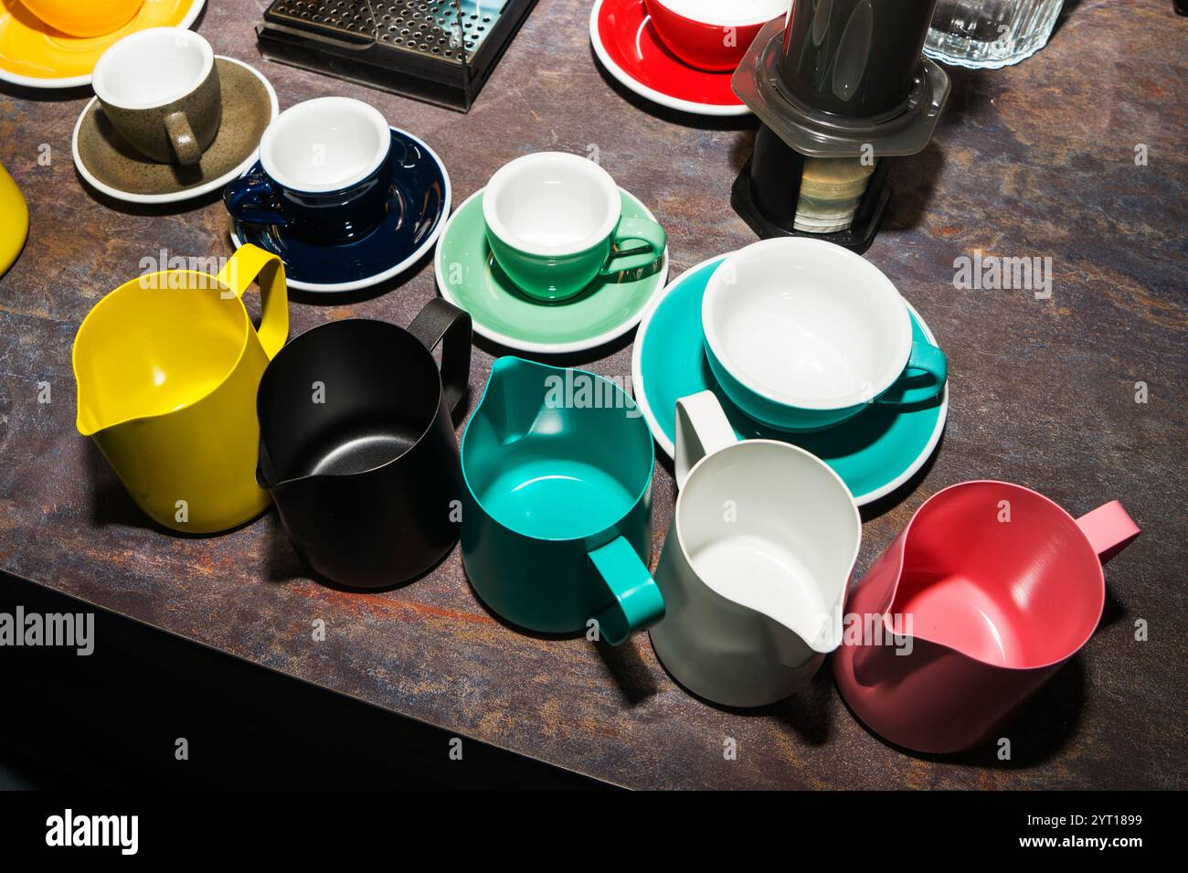 Row tea coffee mugs hi-res stock photography and images - Alamy