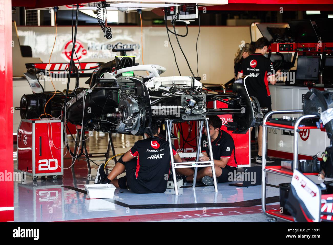 Haas F1 Team VF-24 Ferrari, Mechanical detail mechanic, mecanicien ...