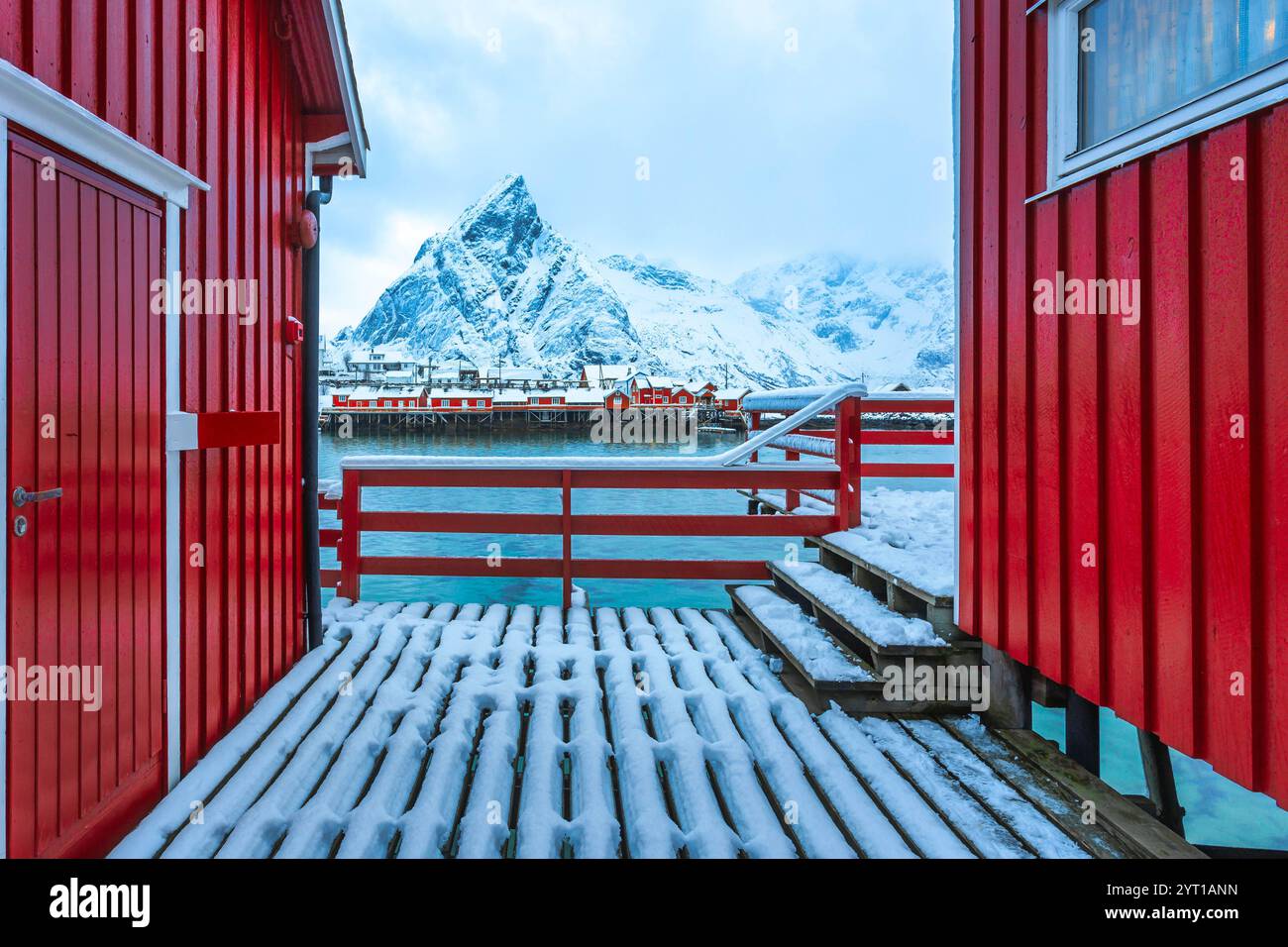 Charming typical fishing village in Reine during winter, Lofoten ...