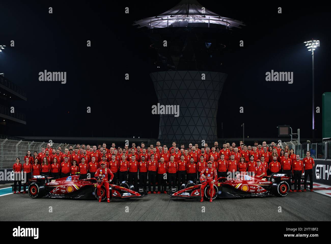 Scuderia Ferrari team picture mechanic, mecanicien, mechanics LECLERC ...
